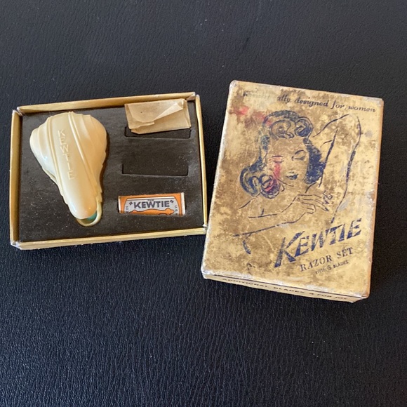 kewtie | Accents | Vintage 921930s Kewtie Razor With Extra Blade And ...